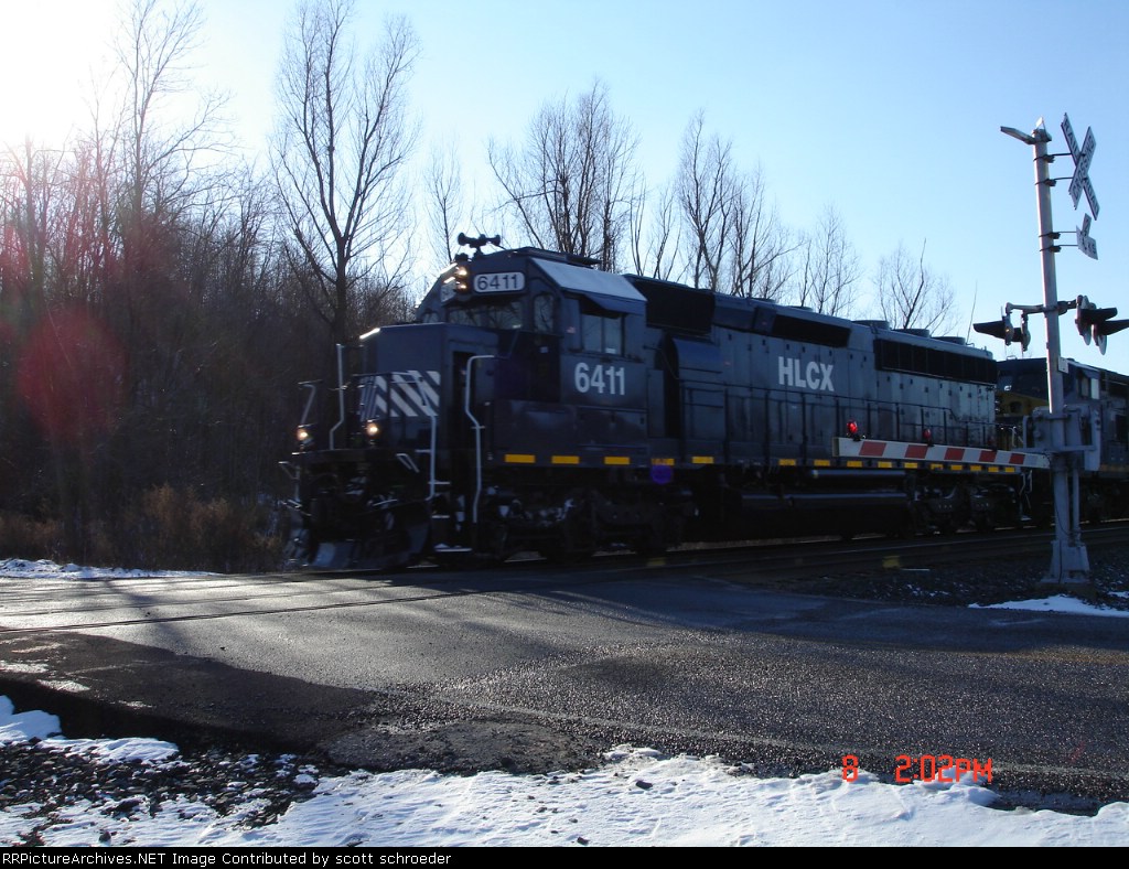 HLCX 6411 looks sharp in fresh paint as it leads a CSX Freight EB